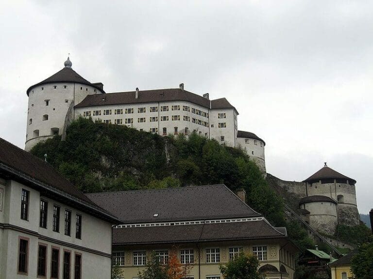 Kufstein: Brutaler Russe schlug Frau mit dem Kopf an eine ...