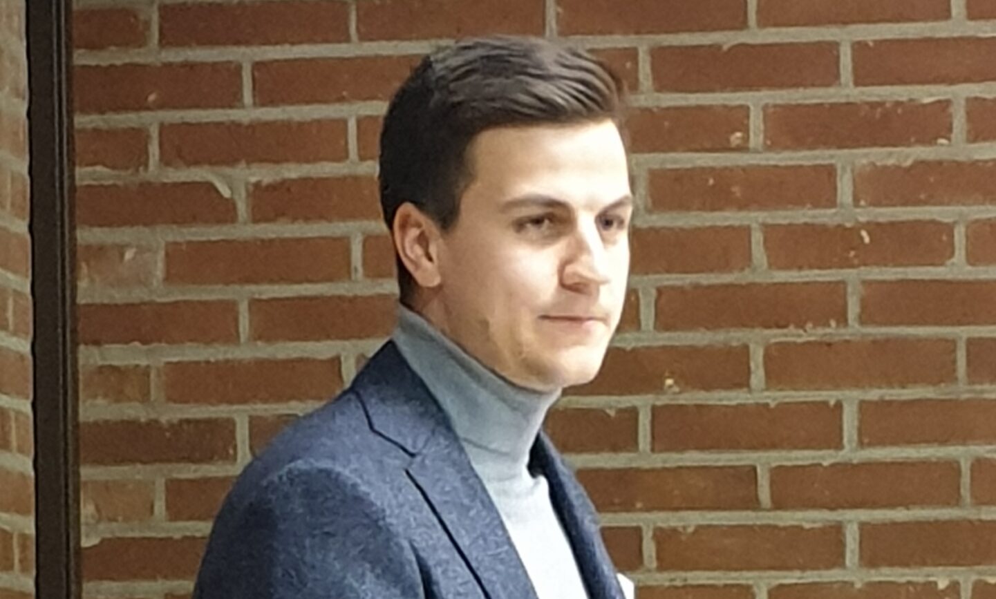 Vlaams-Belang-Politiker wegen Memes zu Haft- und Geldstrafe verurteilt ...